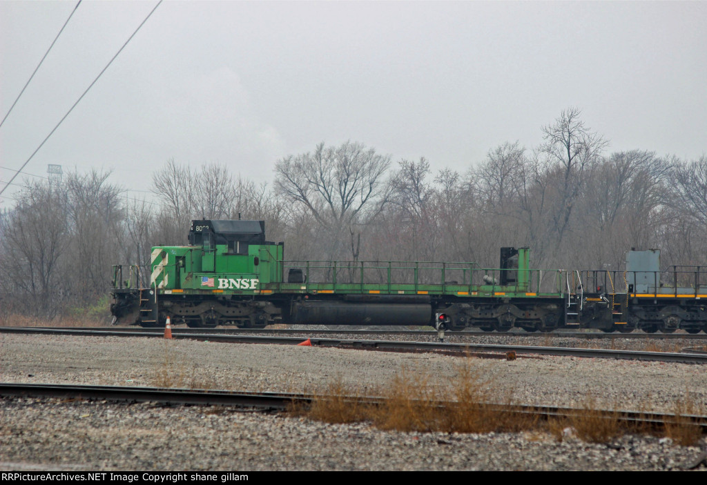 BNSF 8033 I have no clue whats up with this unit.
